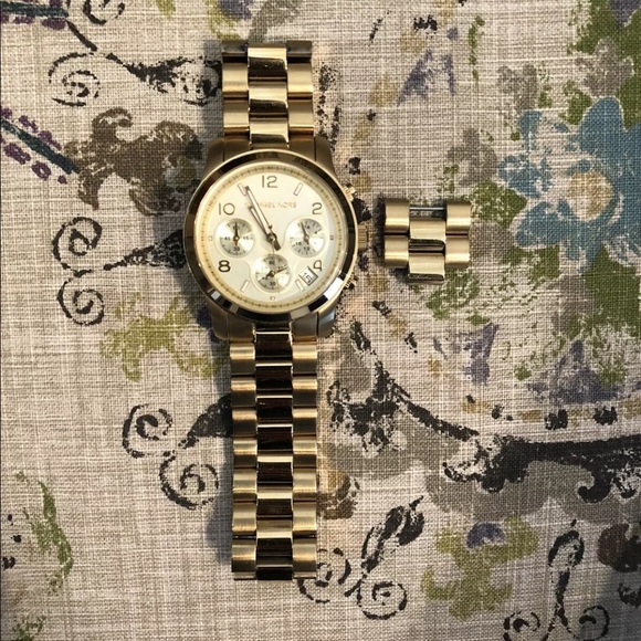 Michael Kors | Accessories | Michael Kors Runway Mk555 Midsize ...